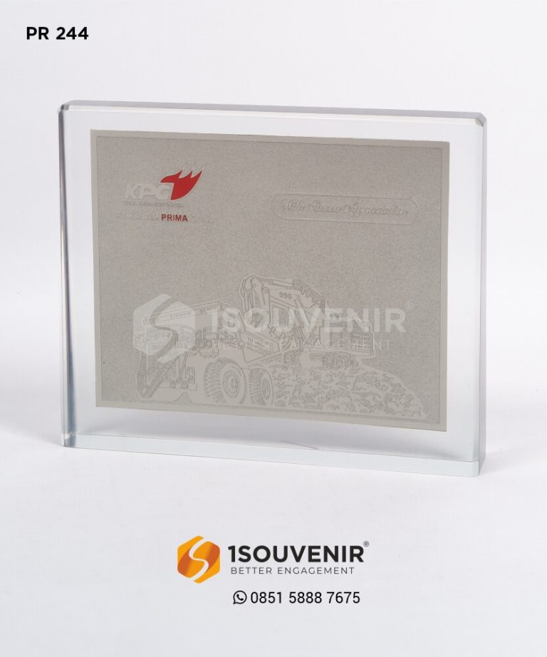 Panduan Memilih Ukuran Plakat Untuk Kebutuhan Event Anda